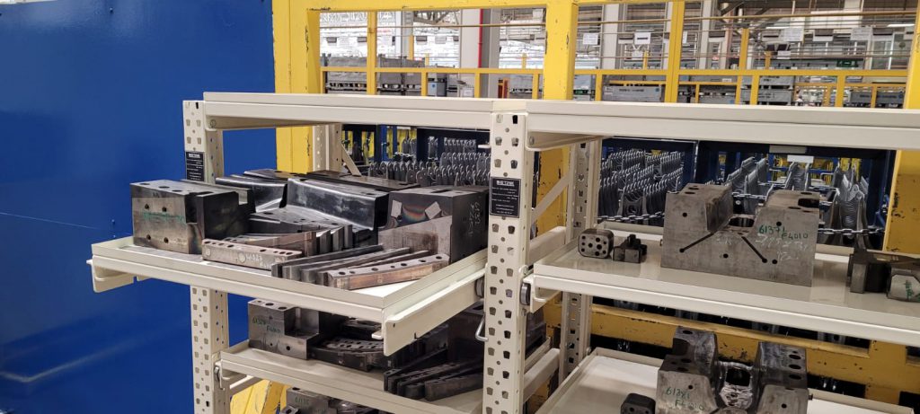 How Should the Load Distribution Be in a Drawer Mold Rack?