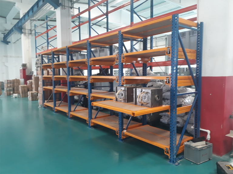 How Should the Load Distribution Be in a Drawer Mold Rack?